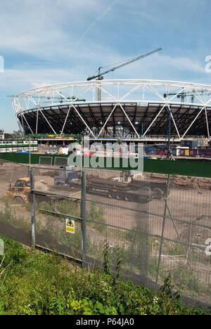 London Olympic stadium under construction April 2009 Stock Photo - Alamy