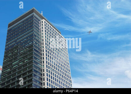 Canary Wharf, 25 Bank Street - detail of modern, contemporary ...