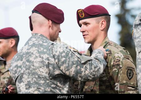 Col. Scott Green, commanding officer of the 4th Infantry Brigade Combat ...