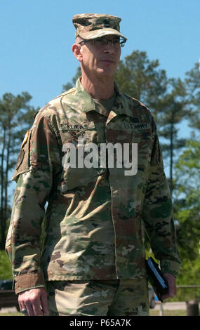 U.S. Army Reserve Soldiers with the 787th Combat Sustainment Support ...