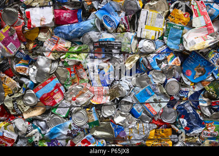 Compacted metal cans, full frame Stock Photo - Alamy