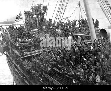 Photograph of American soldiers returning fro WWI on the USS Agamemnon ...