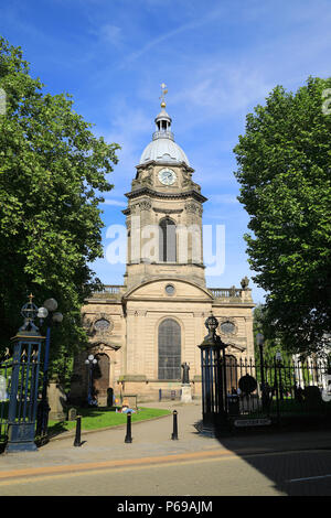 St Philip's Cathedral and churchyard by Colmore Row in Birmingham city ...