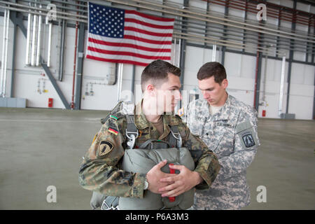 U.S. Army personnel at Multinational Base Tarin Kowt, Uruzgan province ...