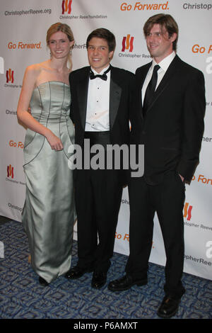 ALEXANDRA, BILL, MATTHEW REEVE 2006 Photo By John Barrett-PHOTOlink ...