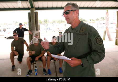 CBP Border Patrol Borstar members practice swift water rescue exercises ...