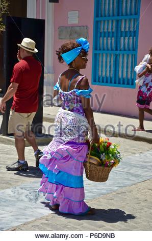 women in traditional Cuban clothes Stock Photo: 175311122 - Alamy