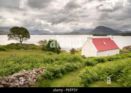 Cottage with Red Roof, Shieldaig, Scotland Stock Photo - Alamy