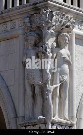 Detail of the Doge Palace with statues of Adam and Eve, St. Mark Square ...
