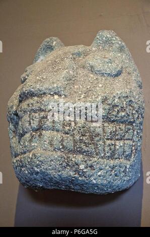 Chavin nailed head Chavín culture 900 BC-200 BC Perú Stock Photo - Alamy