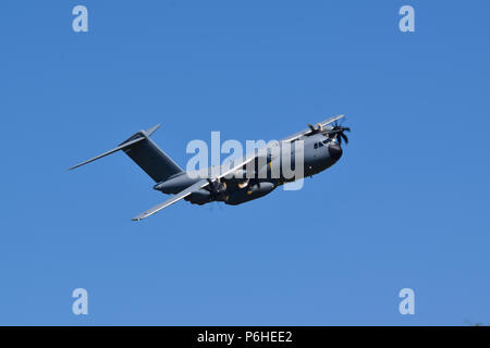 ZM418 - RAF Airbus A400M Atlas passes through the Mach Loop, Wales ...