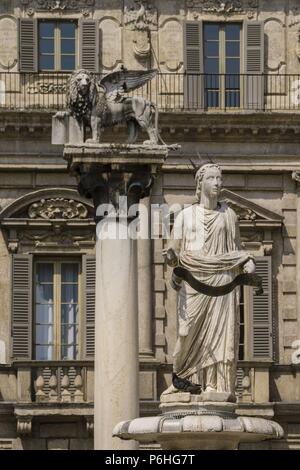 leon de San Marcos, simbolo de la republica de venecia frente al ...