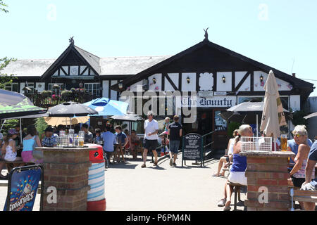 The Bounty, Bourne End, Cockmarsh, Bucks SL8 5RG Stock Photo - Alamy
