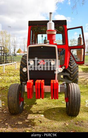 massey ferguson MF 1155 tractor at the glen innes truck and tractor ...