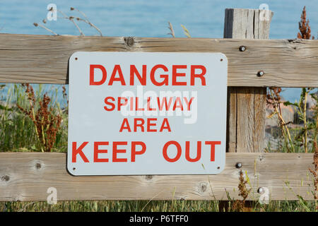Lake Spillway Sign Stock Photo - Alamy
