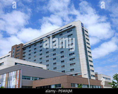 Modern hospital building Stock Photo - Alamy