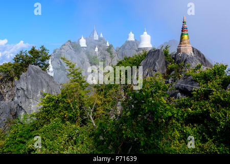 The Floating Pagodas of Wat Chaloem Phra Kiat Phrachomklao Rachanusorn ...