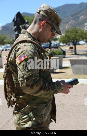 U.S. Soldiers assigned to Headquarters and Headquarters Detachment ...