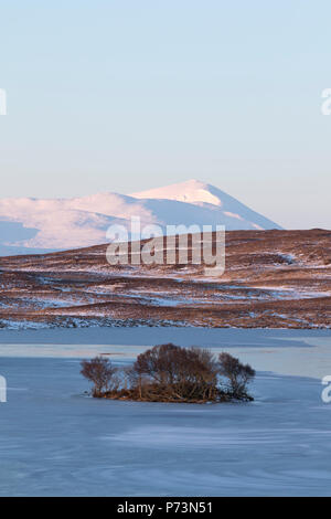 Frozen winter landscape in Sutherland Stock Photo - Alamy