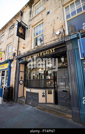 John O'Gaunt Inn or pub in Hungerford, Berkshire, UK. Plaque with CAMRA ...