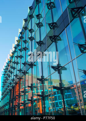 Sovereign Square urban redevelopment with offices and gardens in Leeds ...