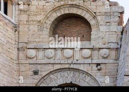 Arch of Etruscans (Augustus Arch) in Perugia, Umbria Stock Photo - Alamy