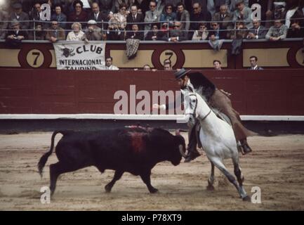 Ángel Peralta, rejoneador español Stock Photo - Alamy