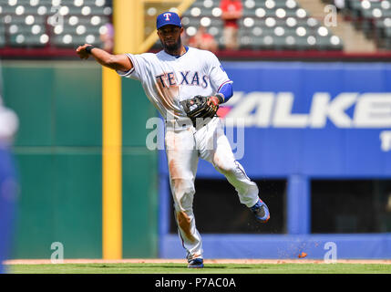 Chicago White Sox's Elvis Andrus hits a double during the fifth inning ...