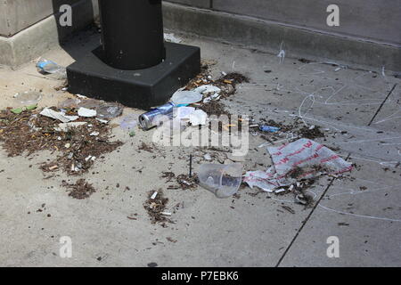 Full trash can in Chicago IL USA Stock Photo - Alamy
