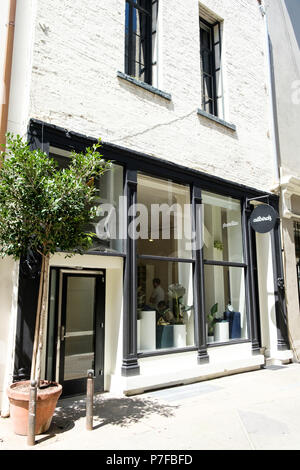 Exterior of the Allbirds popup store at Hotaling Place, Jackson Street ...