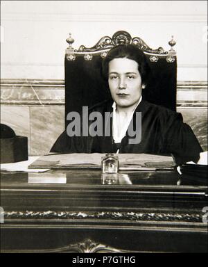 KENT, VICTORIA. POLITICO Y JURISTA ESPAÑOLA. MALAGA 1898-1987 ...