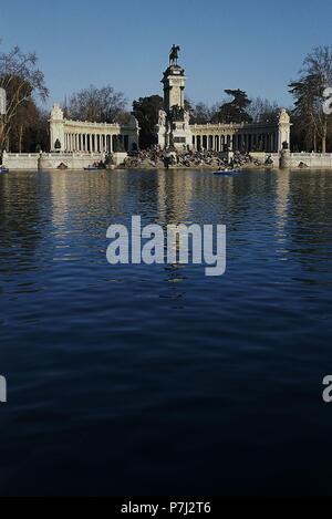 MONUMENTO A ALFONSO XII - 1922 - ESCULTURAS DE MARIANO BENLLIURE, CLARA ...