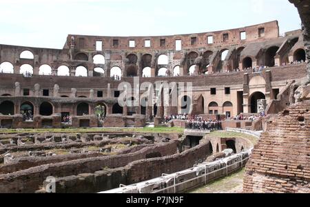 VISTA DE LA CAVEA DIVIDIDA EN GRADUS SEGUN LAS CLASES SOCIALES, PODIUM ...
