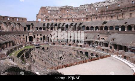 VISTA GENERAL DE LA CAVEA Y LA ARENA. Location: COLOSSEUM, ITALIA Stock ...