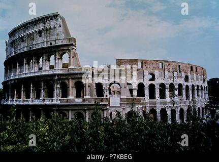 EXTERIOR DEL COLISEO ROMANO CONSTRUIDO EN EL SIGLO I, FACHADA ...