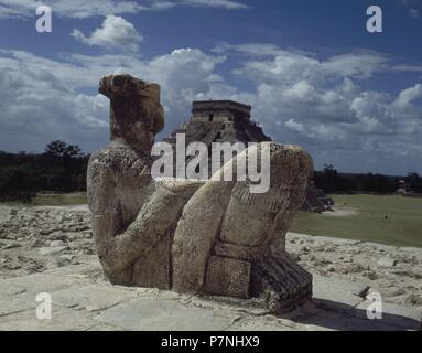 Chichen Itza, Chac Mool & Castle Of Kukulcan Stock Photo - Alamy