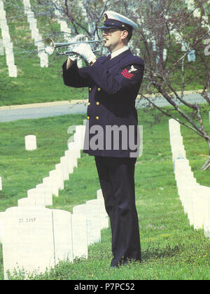 4-1. US Navy Bugler J. Schulz (7270101962 Stock Photo - Alamy