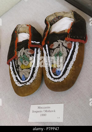 English: Moccasin exhibit in the Robbins Museum, 17 Jackson Street ...