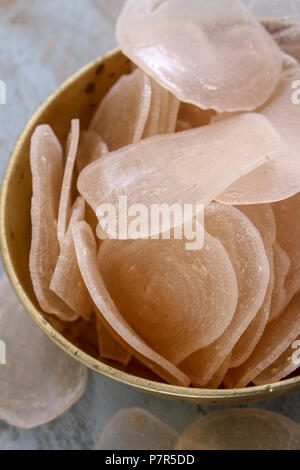 uncooked prawn crackers Stock Photo - Alamy