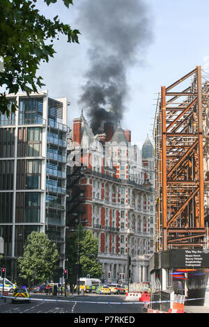 Huge fire seen at the Mandarin Oriental Hotel - London Featuring ...