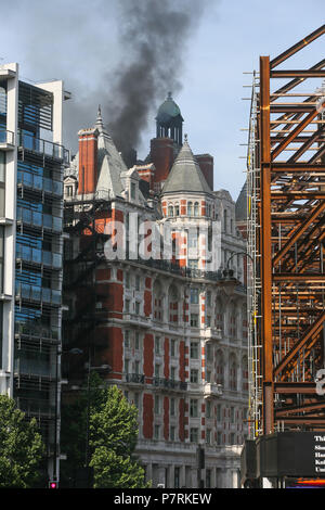 Huge fire seen at the Mandarin Oriental Hotel - London Featuring ...