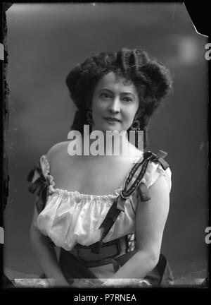 Victoria Strandin som Fenella i operan Den stumma från Portici ...