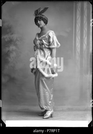 Edith Wallén i revyn Universalpalatset, Folkteatern 1914. Glasnegativ ...