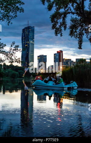 Wien, Vienna: lake Kaiserwasser, Donaucity with highrise Hochhaus Neue ...