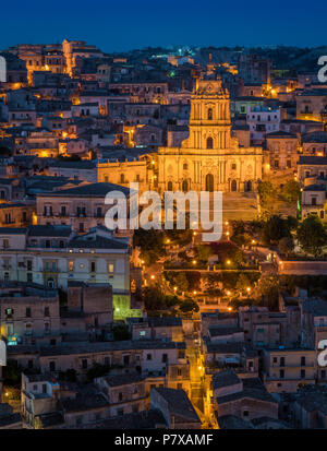 Night view of Modica, Sicily, Italy Stock Photo - Alamy