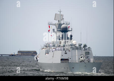 Chinese Type 054A (NATO Jiangkai II) multi-role frigate Binzhou (515 ...