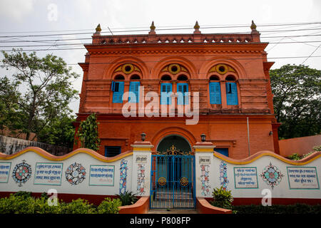 Rabindranath Tagore statue at house built by Sir Daniel Hamilton ...