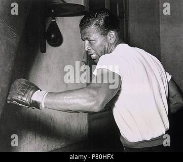 American boxer Sugar Ray Robinson, left, puts a consoling arm around ...