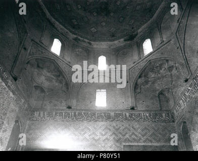 Varamin mosque dome interior Stock Photo - Alamy