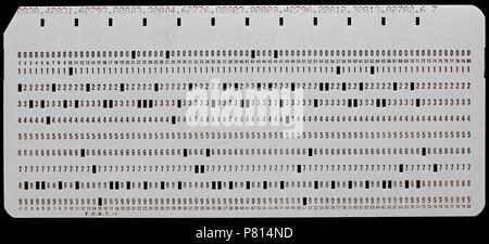 FICHA PERFORADA DE UN CEREBRO ELECTRONICO Stock Photo - Alamy